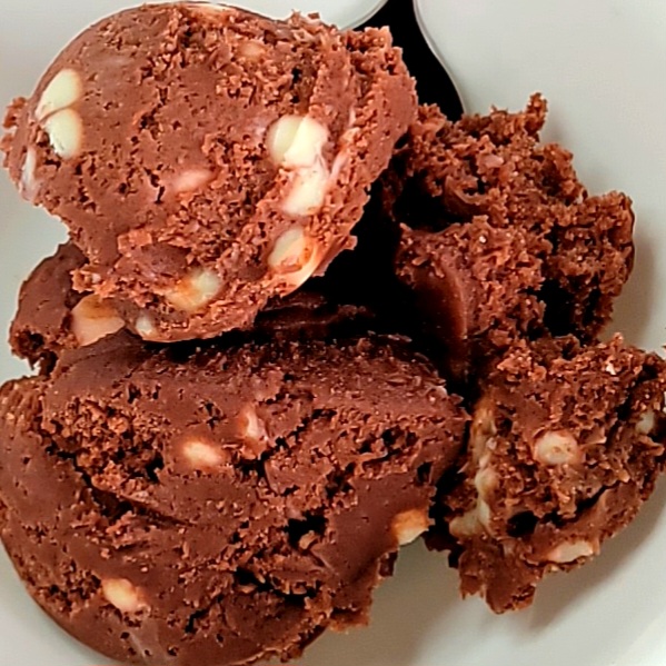 Red Velvet White Chip Dough - 3rd & Spoon